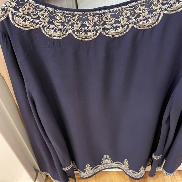 Monoreno | Tops | Pioneer Woman Monoreno Size Medium Navy Blue | Poshmark